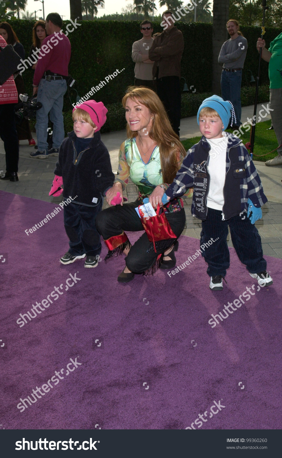 29jan2000 Actress Jane Seymour With Twin Sons John Left And Chris At The Los Angeles Premiere