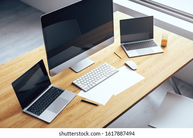 Top View Desktop Several Computers Work Stock Illustration 1617887494 ...