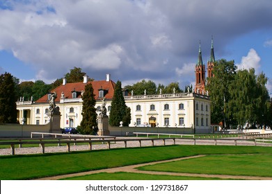 Radcliffe Quadrangle Quad Harvard University Stock Photo 396023383 ...