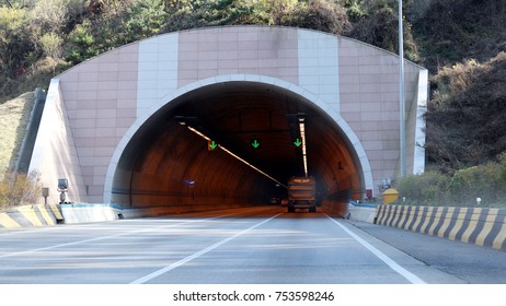 Entrance Highway Tunnel Sveti Rok Croatia Foto de stock 1185685792 ...