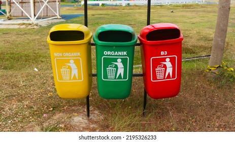 1,523 Rubbish Bins Colours Three Images, Stock Photos & Vectors ...