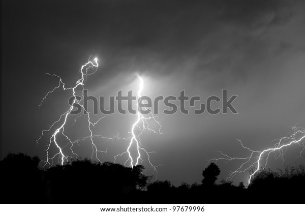 5,085 Lightning Strike Black And White Images, Stock Photos & Vectors ...