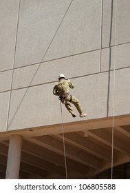 Repelling down wall with rope 12 รายการ ภาพ ภาพสต็อกและเวกเตอร์ ...