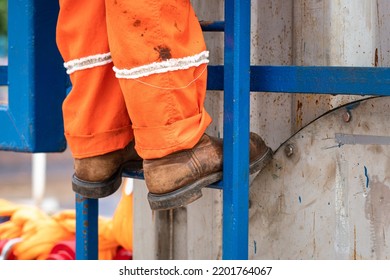 378 Unsafe Scaffolding Stock Photos, Images & Photography | Shutterstock