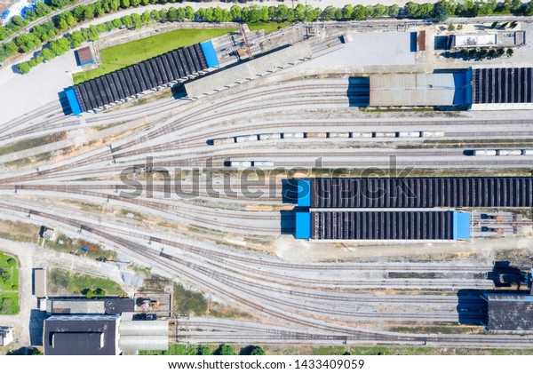 1,151 imágenes de Aerial train yard - Imágenes, fotos y vectores de ...