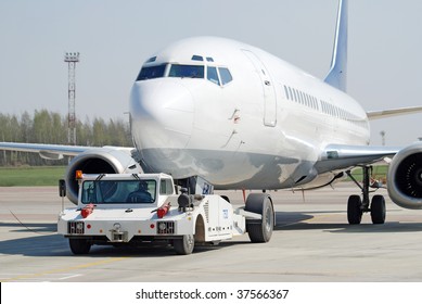 1,797 Push back plane Images, Stock Photos & Vectors | Shutterstock