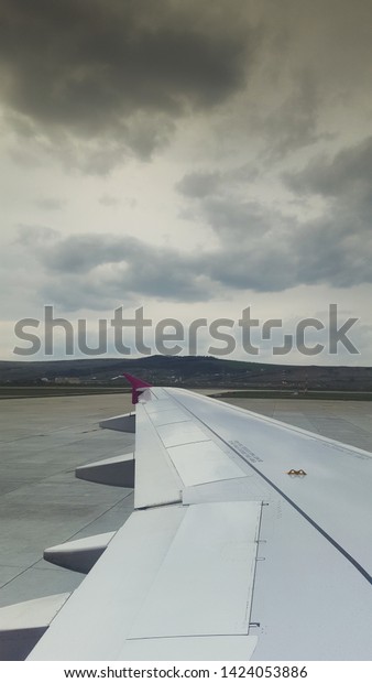 Airplane Window View Wing Flaps Stock Photo 1424053886 | Shutterstock