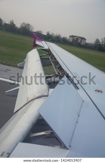 Airplane Window View Wing Flaps Stock Photo 1424053907 | Shutterstock
