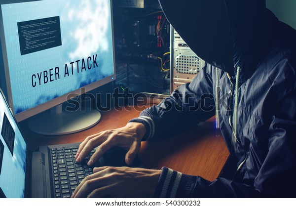 hacker anônimo sem rosto na escuridão, Foto stock 540300232 | Shutterstock