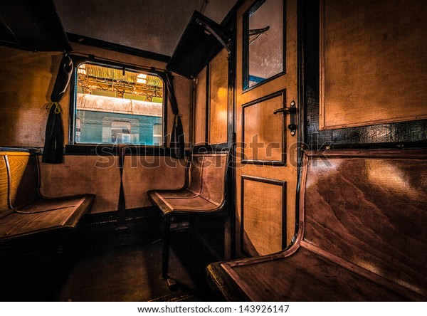 Foto de stock sobre interior antiguo del tren (editar ahora) 143926147
