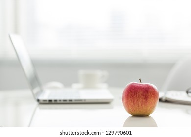 523,450 imágenes de Apples on table - Imágenes, fotos y vectores de ...