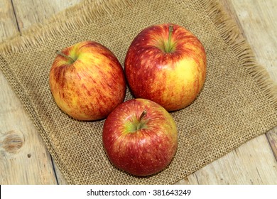 33 Jonagored apple Images, Stock Photos & Vectors | Shutterstock