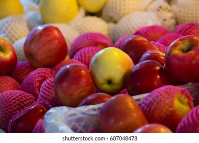 Apple Stock Photo 607048478 | Shutterstock