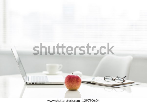 23,168 Office Table Apple Images, Stock Photos & Vectors | Shutterstock