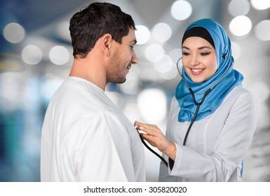278 Female Saudi Doctor With Patient Images, Stock Photos & Vectors ...