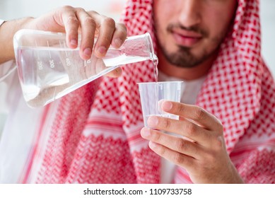 181 Saudi man drinking water Images, Stock Photos & Vectors | Shutterstock