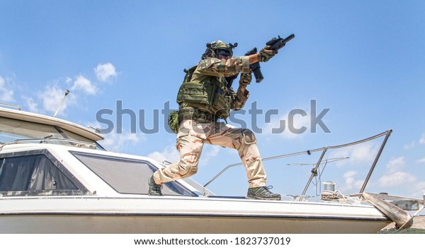 Army Special Forces Soldier Commando Fighter Stock Photo 1823737019 ...