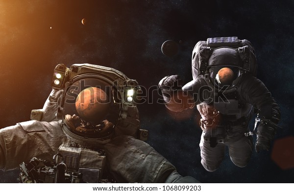 Arrival Mars Solar System Astronauts Image Foto stock 1068099203 ...