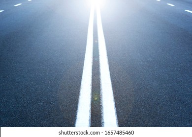54,240 White line road markings Images, Stock Photos & Vectors ...