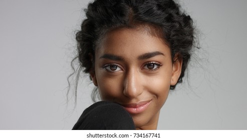 Attractive Young Middle Eastern Model Touching Foto stock 734167741 ...