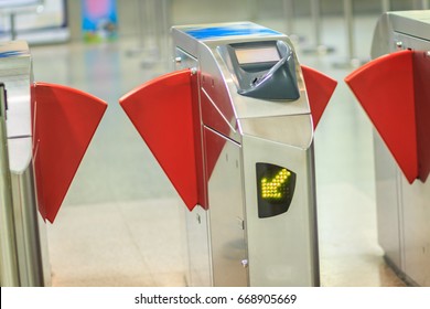 Automatic Access Control Ticket Barriers Subway 스톡 사진 668905672 ...