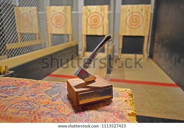 Axe Throwing Trophy On Display Indoor库存照片1113527423 | Shutterstock