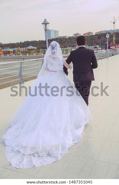 Back View Bride Long Wedding Dress Stock Photo 1487351045 | Shutterstock