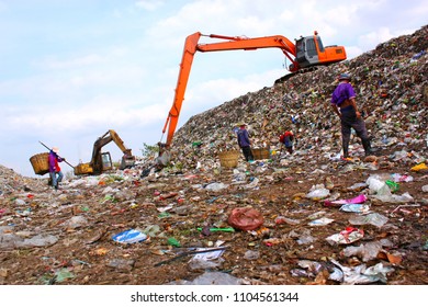 Backhoe Working On Garbage Dump Landfill Stock Photo 1104561344 ...