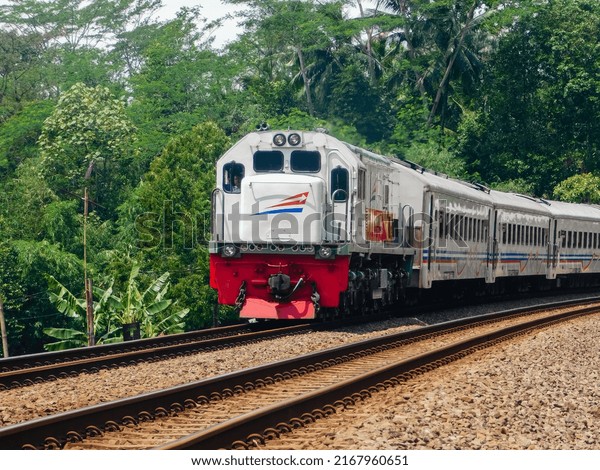 1,309 Kereta Commuter Indonesia Images, Stock Photos & Vectors ...