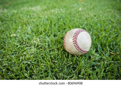 Photo de stock Baseball Ball On Grass Field Stadium 243783379 ...