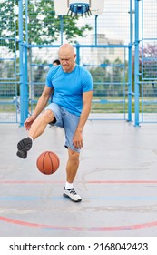3,415 Basketball player bouncing ball Images, Stock Photos & Vectors ...