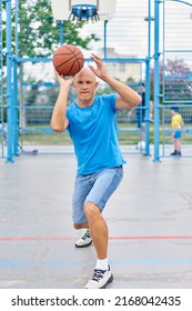 3,415 Basketball player bouncing ball Images, Stock Photos & Vectors ...