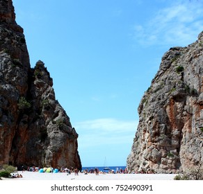4,032 imágenes de View between two mountains - Imágenes, fotos y ...