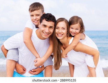 15,025 Family beach bikini Stock Photos, Images & Photography ...