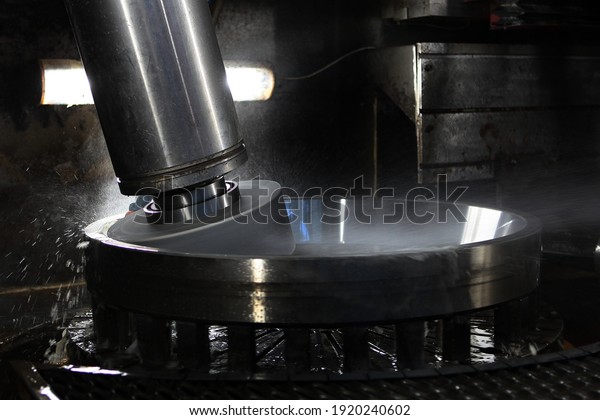 Bearing Machining On Machine Bearing Processing 库存照片（立即编辑）1920240602