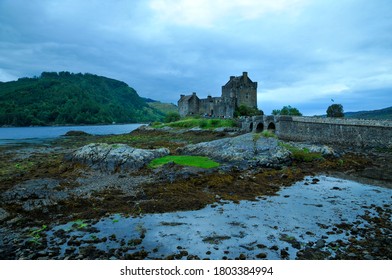 Стоковая фотография 626919413: Eilean Donan Small Tidal Island Within ...