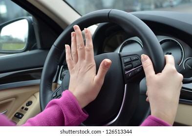 2,416 Car Beeping Images, Stock Photos & Vectors | Shutterstock
