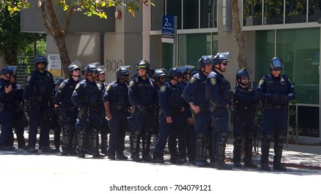 32 Black Security Guards On Standby Images, Stock Photos & Vectors ...