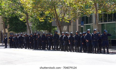 32 Black Security Guards On Standby Images, Stock Photos & Vectors ...