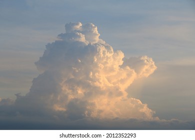 463 Weird shaped clouds in the sky Images, Stock Photos & Vectors ...