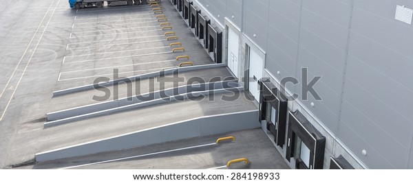 Big Distribution Warehouse Gates Loading Goods Stock Photo 284198933 ...
