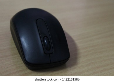 Black Wireless Mouse Personal Computer Stock Photo 1422181586 ...