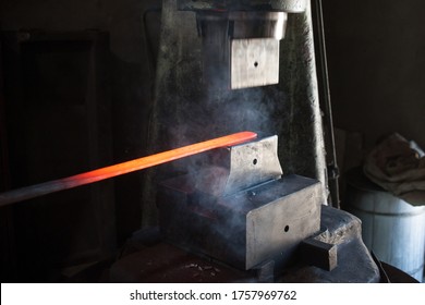 Blacksmithing Blacksmith Automatic Hammer Forging Split Stock Photo ...