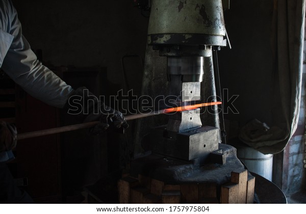Blacksmithing Blacksmith Automatic Hammer Forging Split Stock Photo ...
