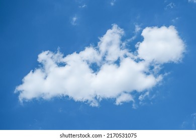 7,480 Blue sky with one small cloud Images, Stock Photos & Vectors ...
