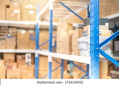 53 Man putting boxes on shelves of rack. Images, Stock Photos & Vectors ...