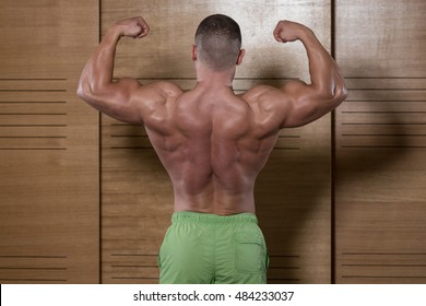 Bodybuilder Posing Different Poses Demonstrating Their 스톡 사진 484233037 ...
