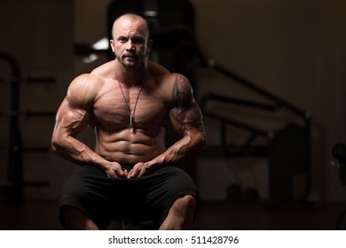 Bodybuilder Posing Different Poses Demonstrating Their 스톡 사진 511428796 ...