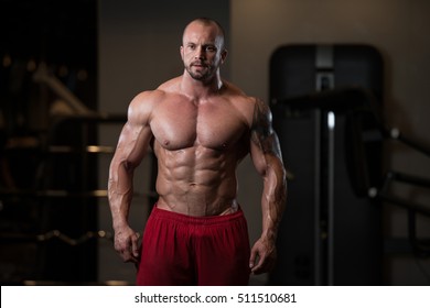 Bodybuilder Posing Different Poses Demonstrating TheirẢnh có ...