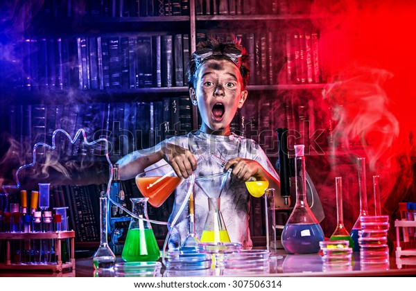 5 236 рез. по запросу «Mad science experiment» — изображения, стоковые ...
